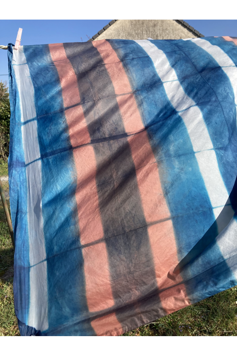 Loue ce Foulard Climbs 60 x 60 de la marque Neprun sur OŪ La mode qu'on ...