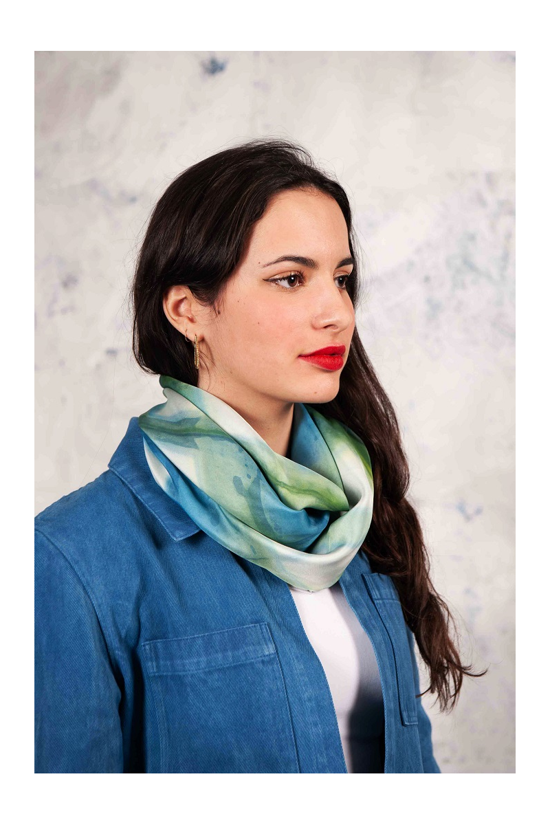 Loue ce foulard Tie and Dye Indigo de la marque Neprun sur OŪ La mode ...